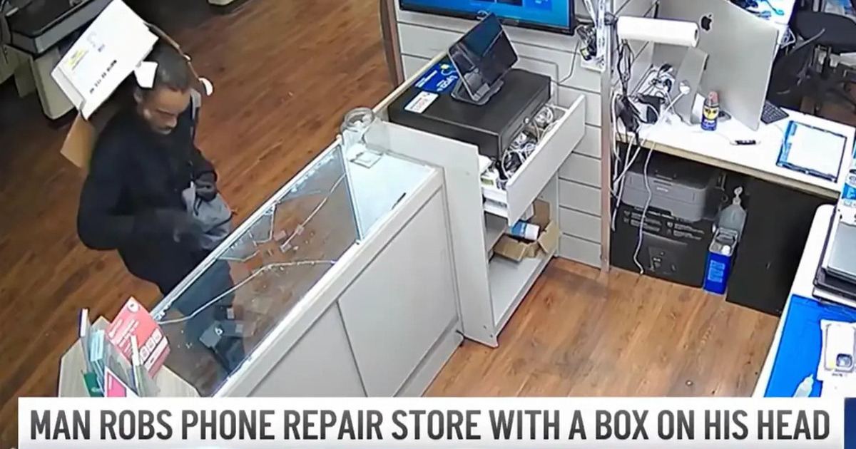 Video Florida Man Arrested After Robbing Store With Box On His Head